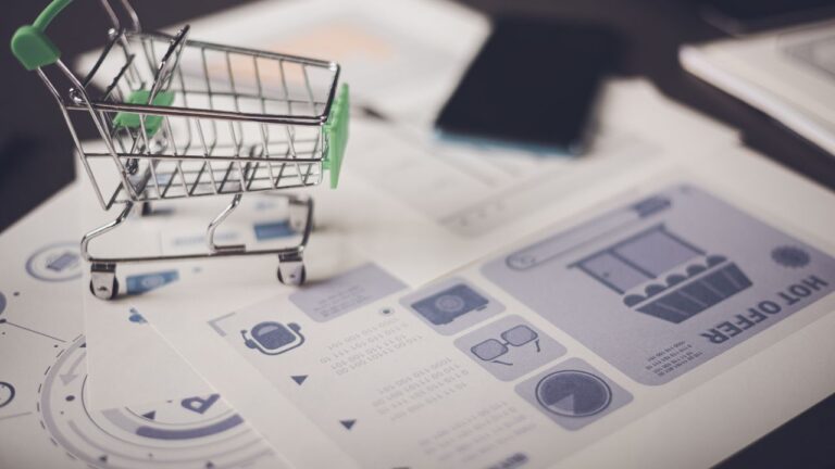 Online Merchandising vs Traditional | Key Differences